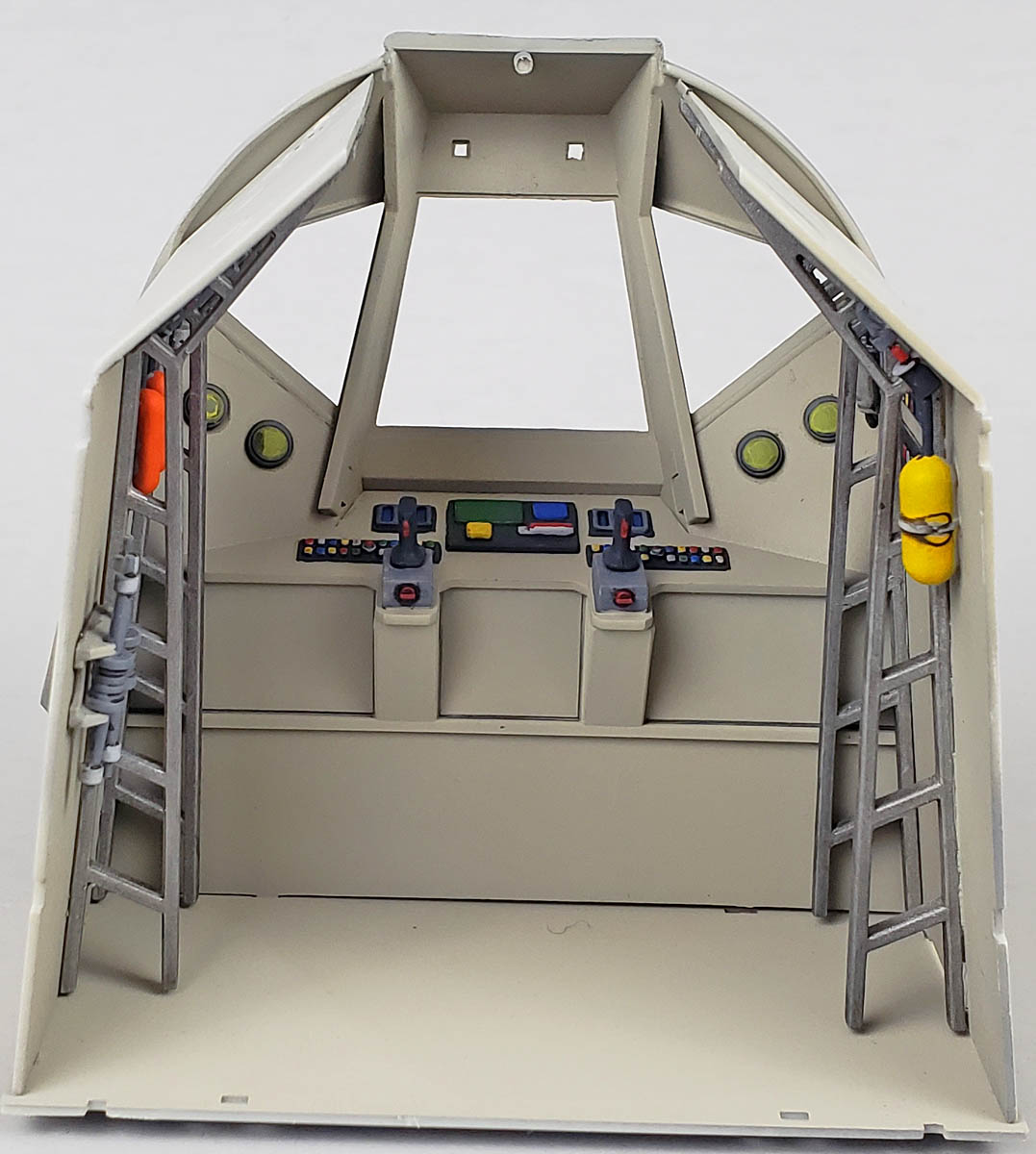 Moebius 1/24 “Lost In Space” Space Pod: Judy, Judy, Judy – JonBius.com